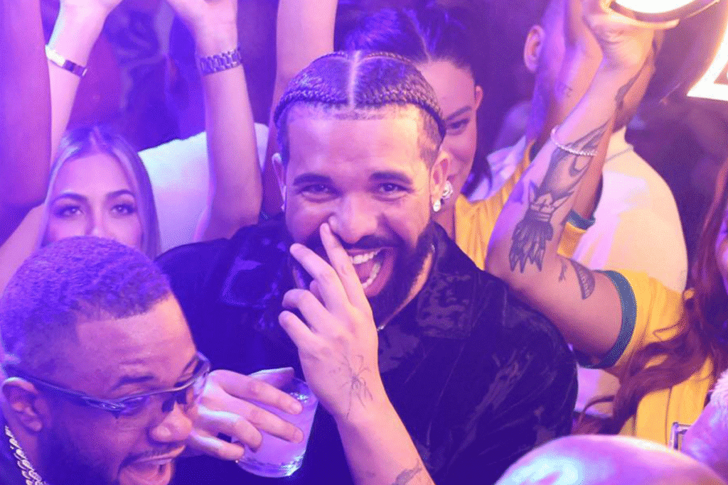 Drake poses with a stunning beanie and pouty selfie becomes an instant ...