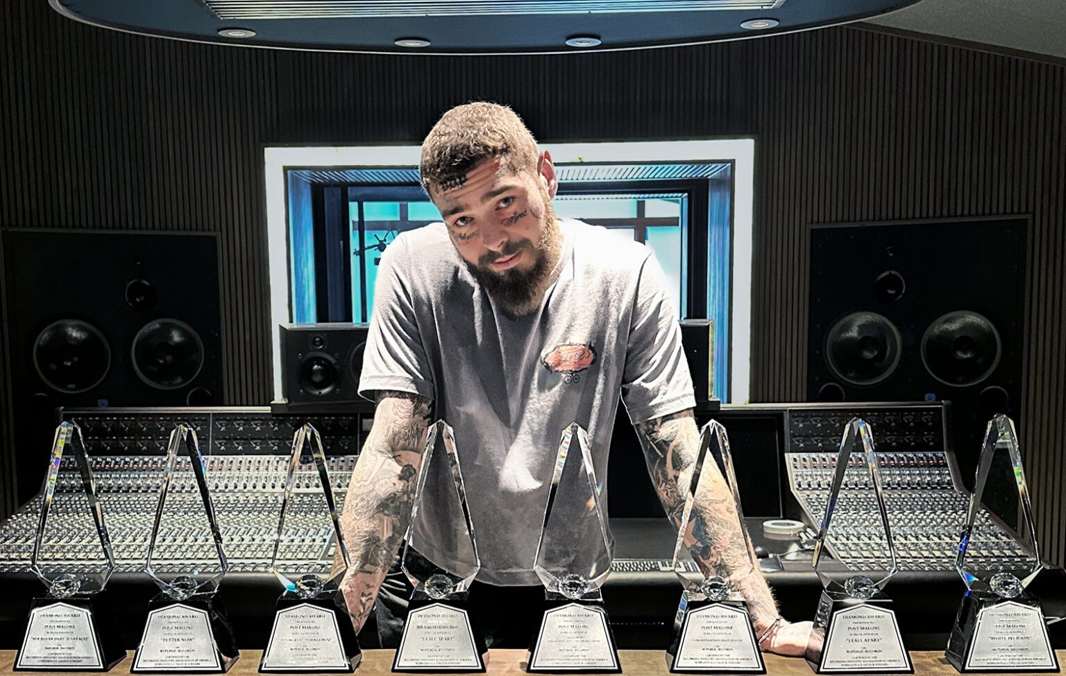 Post Malone Seen in the Studio With Metro Boomin Working on a Dark Trap Record – HipHopVR